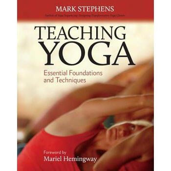 Teaching Yoga: Essential Foundations and Tec...