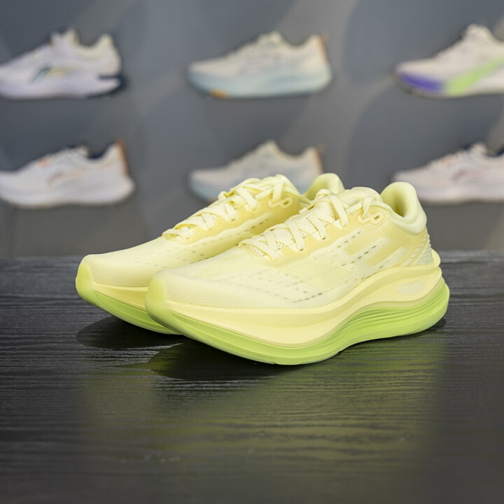 李宁（LI-NING）跑步鞋越影5 PRO女款2025秋季轻量高回弹全掌䨻减震防滑运动鞋子 越影5PRO 女款 苍穹黄 ARHV014-6 ...